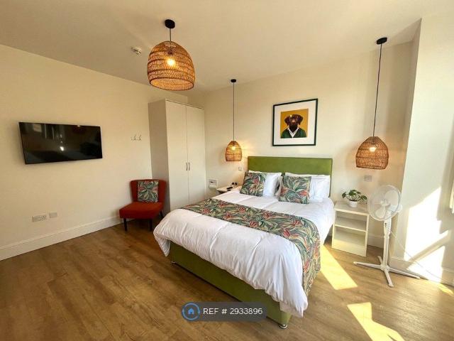 West Bridgford, Nottingham NG2, Studio to rent, £1,150 pcm | PrimeLocation