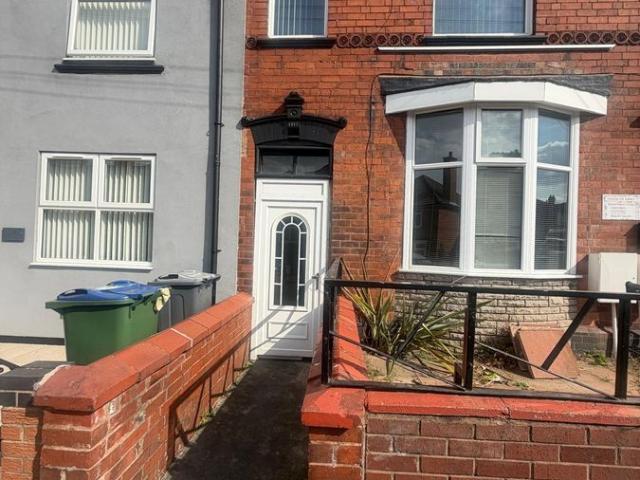 West Bromwich B71, 2 bed flat to rent, £900 pcm | PrimeLocation