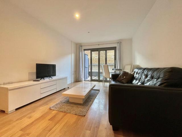 West Carriage House, Royal Carriage Mews, Woolwich, London SE18, 1 bed flat to rent, £1,900 pcm | PrimeLocation