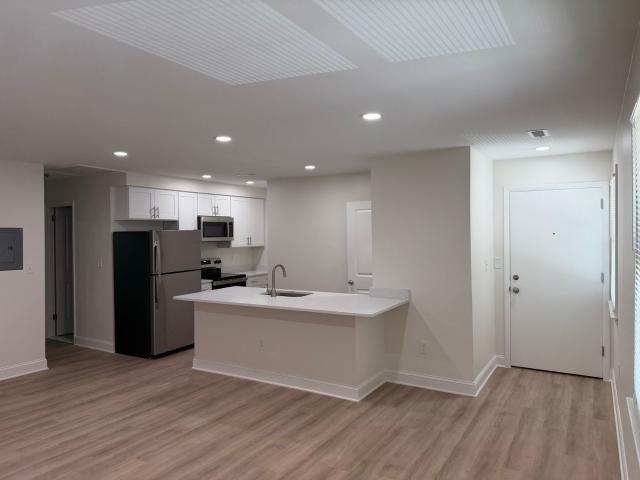 West Carroll Apartments 3148 Park Avenue