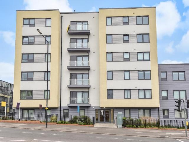 West Central, Slough SL2, 1 bed flat to rent, £1,150 pcm | PrimeLocation