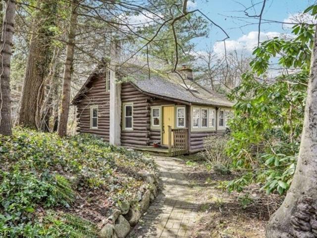 West Cir, Ringwood, Home For Sale