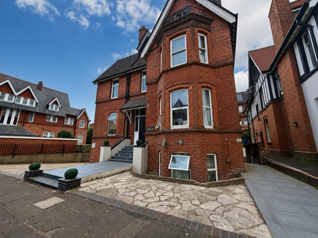 West Cliff Gardens, Bournemouth BH2, 2 bed flat to rent, £1,500 pcm | PrimeLocation