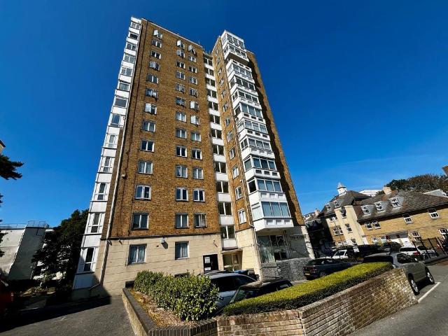 West Cliff Road, Bournemouth, BH2 2 bed apartment to rent £1,600 pcm £369 pw