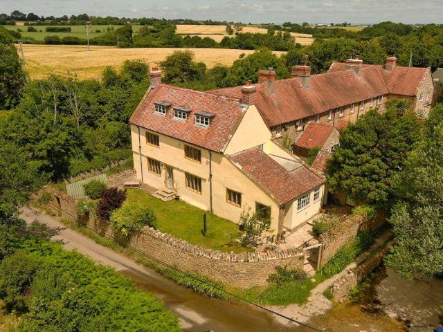 West Coker Hill, Yeovil BA22 4 bed semi detached house to rent £1,950 pcm £450 pw