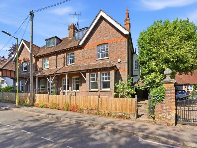 West Common, Hertfordshire AL5 5 bed semi detached house to rent £3,500 pcm £808 pw