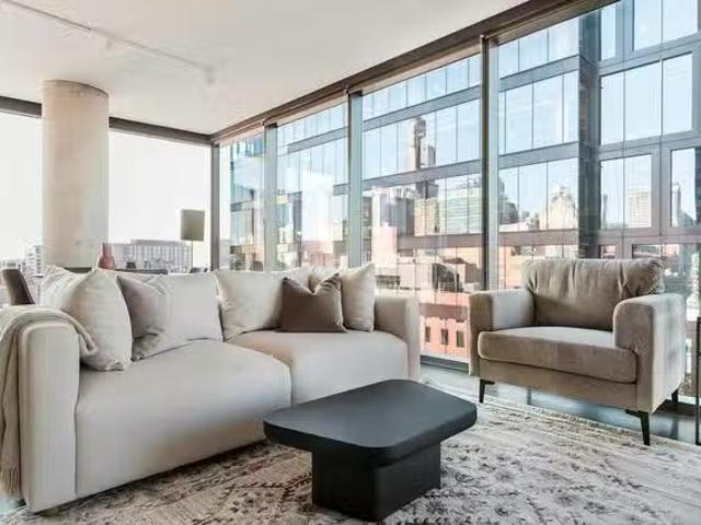 West Couch Place, Chicago, IL