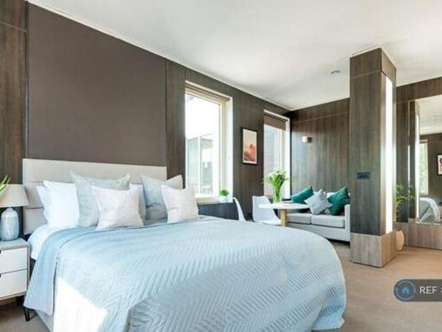 West Court, Hounslow, Studio Flat For