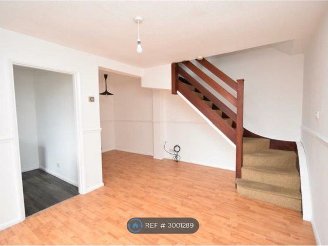 West Court, Leighton Buzzard LU7, 2 bed terraced house to rent, £1,100 pcm | PrimeLocation