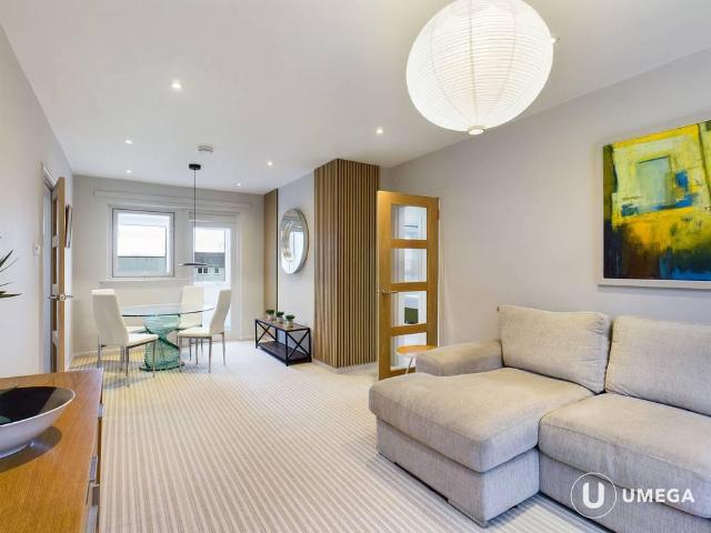 West Court, Ravelston, Edinburgh, EH4 3 bed apartment to rent £1,750 pcm £404 pw