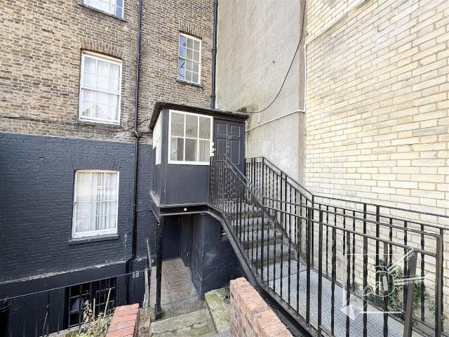 West Crescent Road, Gravesend, Kent DA12, 1 bed flat to rent, £975 pcm | PrimeLocation