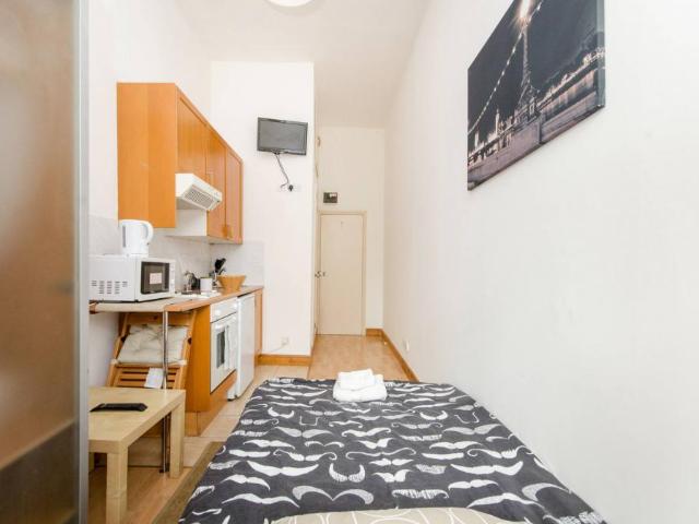 West Cromwell Road, Earls Court, London SW5, Studio to rent, £1,625 pcm | PrimeLocation