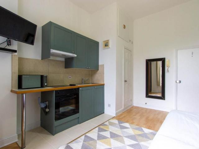 West Cromwell Road, Earls Court, London SW5, Studio to rent, £1,950 pcm | PrimeLocation