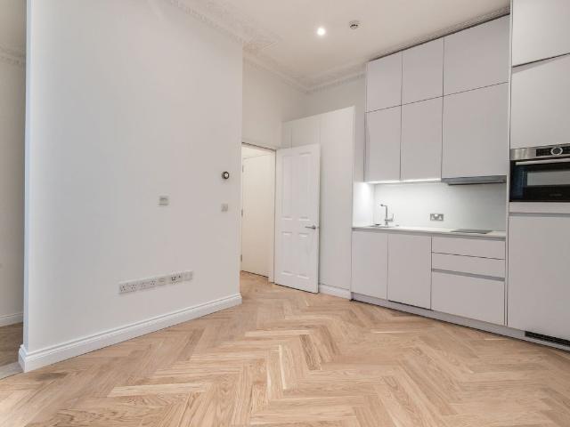 West Cromwell Road, London SW5, Studio to rent, £1,750 pcm | PrimeLocation