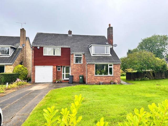West Dene, Leeds LS17 4 bed detached house to rent £2,150 pcm £496 pw