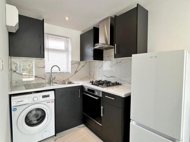 West Drayton UB7 Studio to rent £1,185 pcm £273 pw