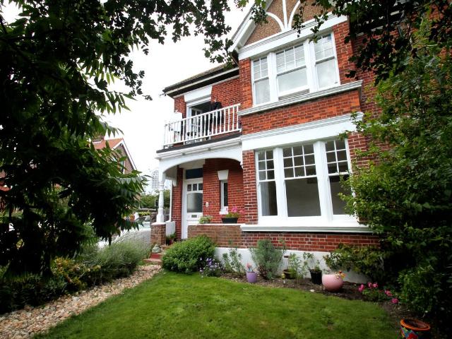 West Drive, Brighton BN2, 1 bed flat to rent, £1,150 pcm | PrimeLocation