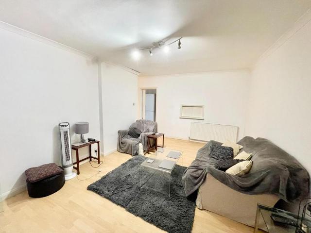 West Ealing W13 2 bed apartment to rent £1,950 pcm £450 pw