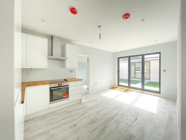 West Ealing Stylish Sunny 2Bed 2Bath + Garden