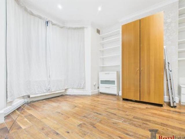 West Ella Road, London, 2 Bedroom Flat
