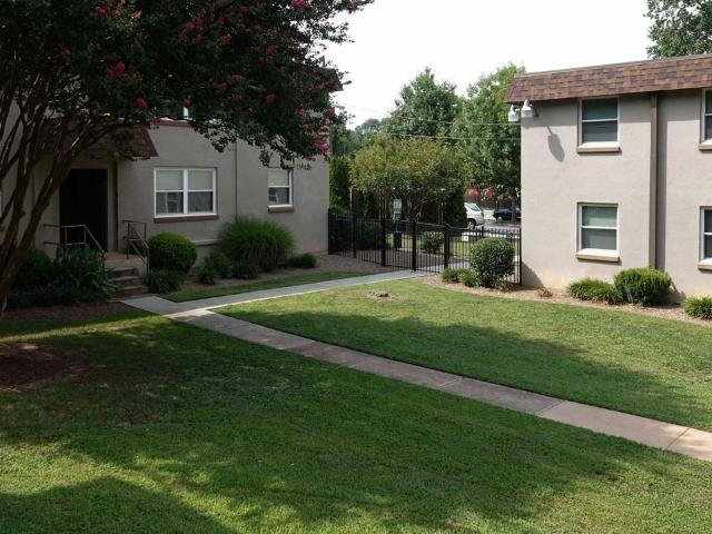 West End Commons 2 Bedroom Apartment for Rent at 111 N Calhoun St, Greenville, SC 29601 West Greenville