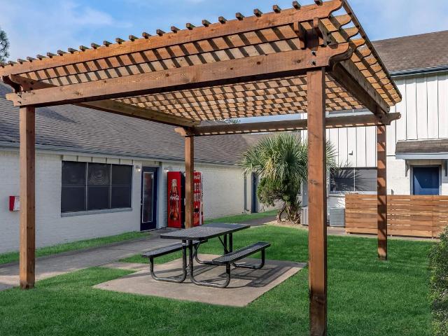 West End Crossing Apartments 2 Bedroom Apartment for Rent at 6550 Phelan Blvd, Beaumont, TX 77706