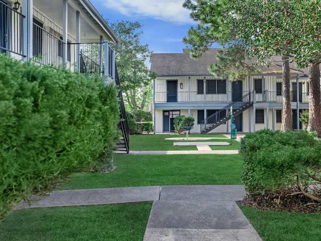 West End Crossing Apartments 2 Bedroom Apartment for Rent at 6550 Phelan Blvd, Beaumont, TX 77706