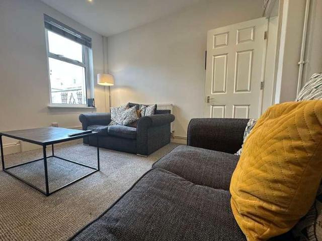 West End / Derwent St / Bed +study / Sept, LN1