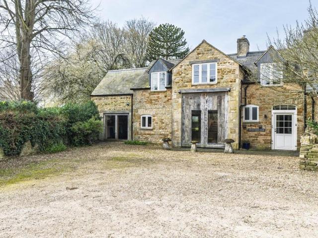 West End, Kingham 4 bed barn conversion to rent £4,500 pcm £1,038 pw
