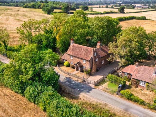 West End Lane, North Essendon, AL9 4 bed detached house to rent £4,500 pcm £1,038 pw