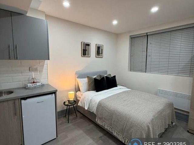 West End Lane, Harlington, Hayes, UB3 Studio to rent £1,000 pcm £231 pw