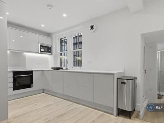 West End Lane, London, Studio Flat For