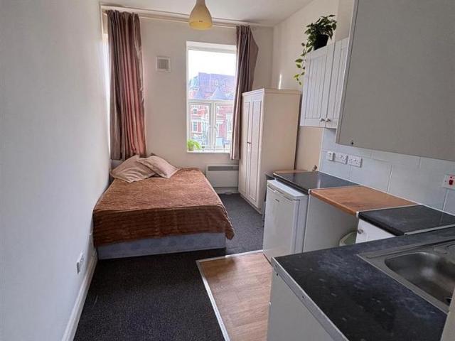 West End Lane, London Studio to rent £1,170 pcm £270 pw