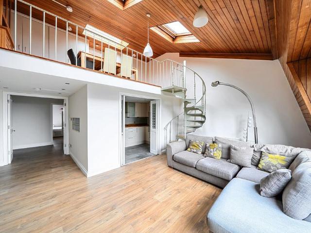 West End Lane, West Hampstead. 3 bed apartment to rent £3,000 pcm £692 pw