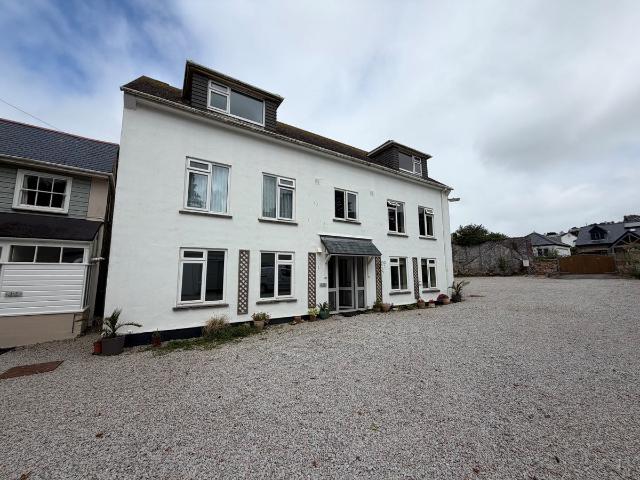 West End, Marazion TR17, 2 bed flat to rent, £1,150 pcm | PrimeLocation