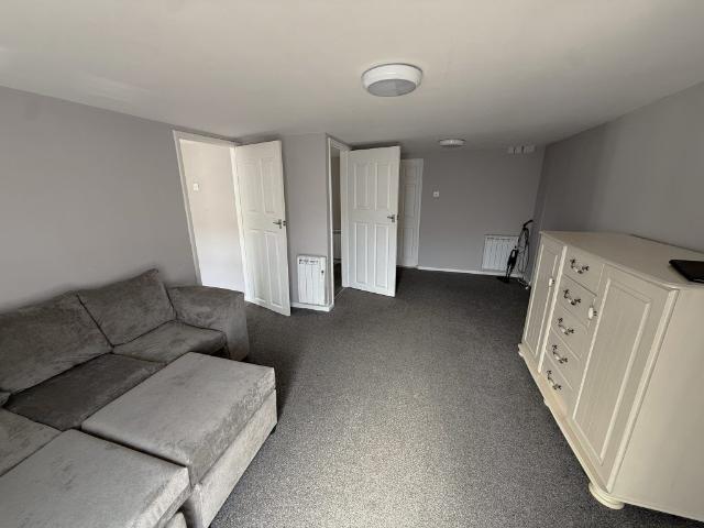 West Fork, Farnham Road, Liss, Hampshire GU33, 2 bed bungalow to rent, £1,200 pcm | PrimeLocation