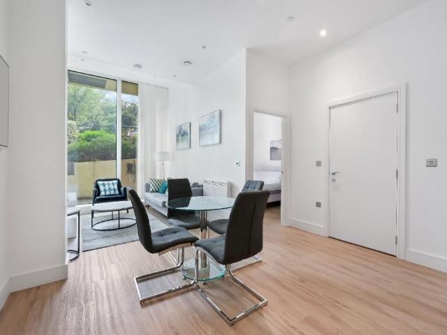 West Gate, Ealing W5, 1 bed flat to rent, £1,700 pcm | PrimeLocation