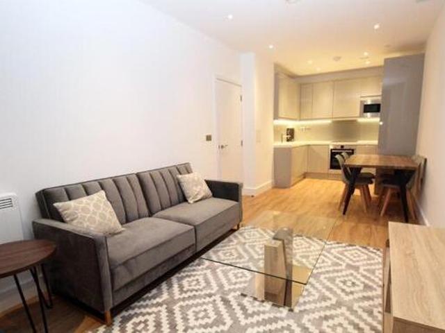 West Gate, London, Studio Apartment For
