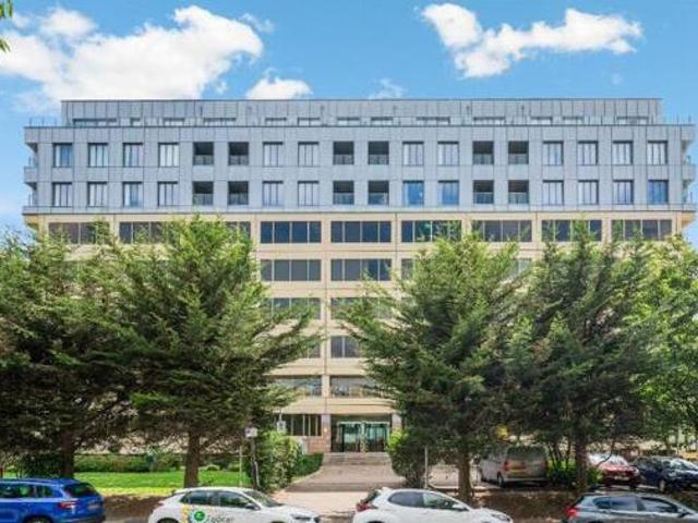 West Gate, London, Studio Flat For