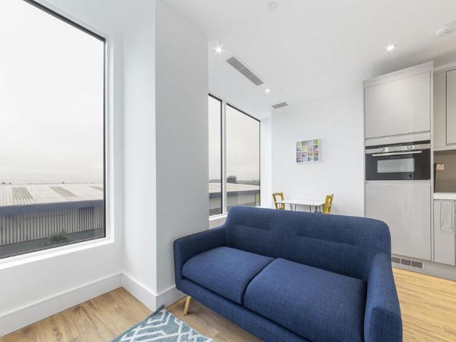 West Gate, London W5 Studio to rent £1,550 pcm £358 pw