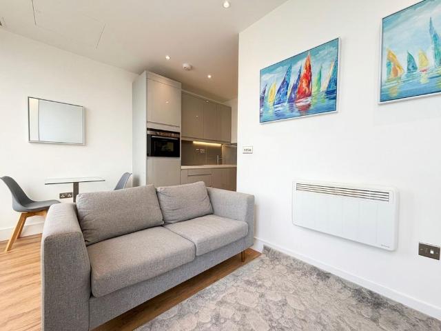 West Gate, London, W5 Studio to rent £1,550 pcm £358 pw