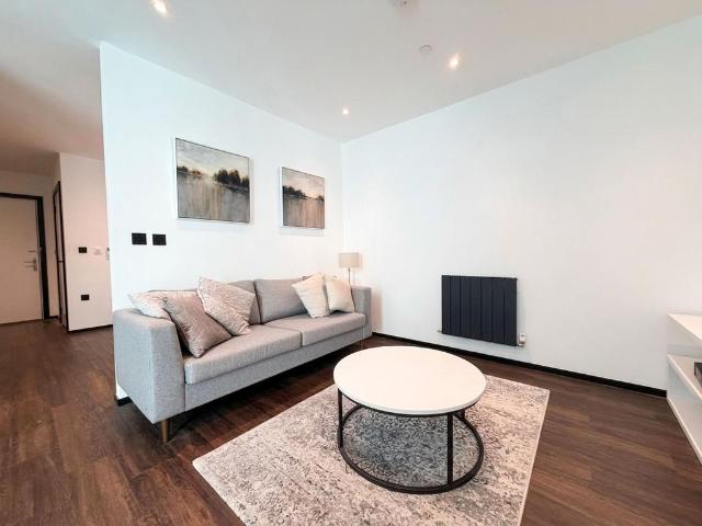 West Gate, London, W5 Studio to rent £1,600 pcm £369 pw
