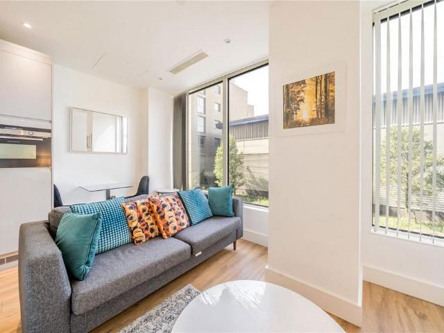 West Gate, London W5 Studio to rent £1,650 pcm £381 pw