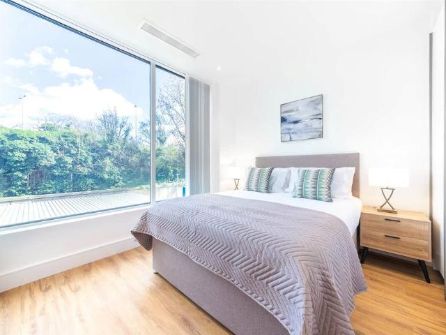 West Gate, London, W5