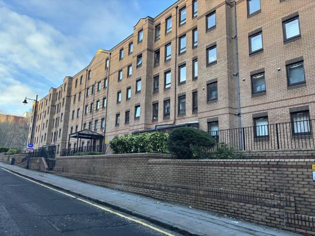 West Graham St, Glasgow G4 3 bed flat to rent £1,600 pcm £369 pw