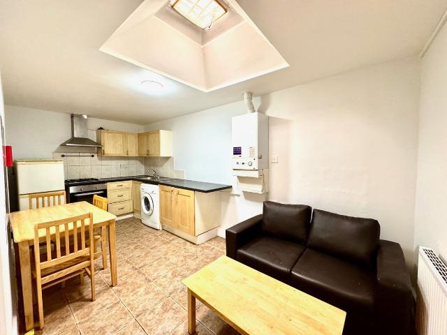 West Green Road, London N15, 2 bed flat to rent, £1,750 pcm | PrimeLocation
