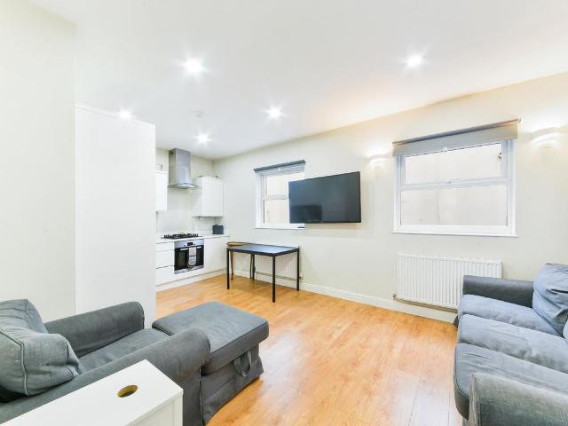 West Green Road, London N15, 2 bed flat to rent, £1,800 pcm | PrimeLocation