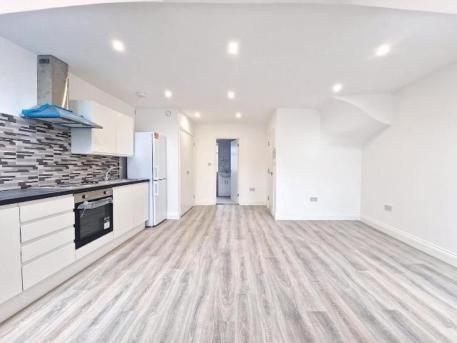 West Green Road, London N15, 2 bed flat to rent, £1,900 pcm | PrimeLocation