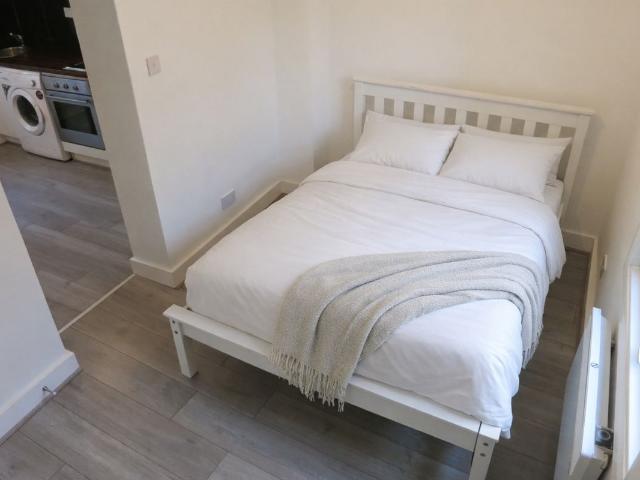 West Green Road, London N15, Studio to rent, £1,150 pcm | PrimeLocation