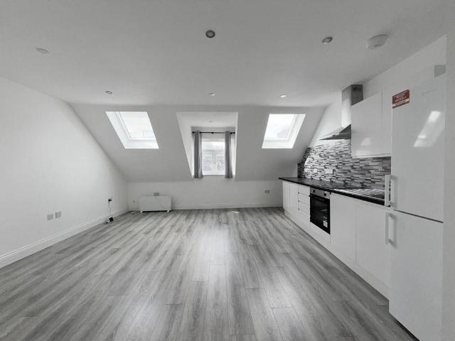 West Green Road, London 2 bed flat to rent £2,000 pcm £462 pw